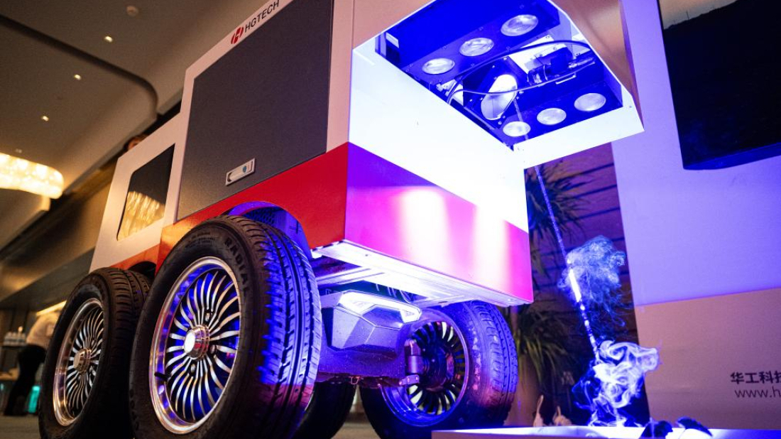 Chinese intelligent laser weeding robot replaces herbicides | AnewZ