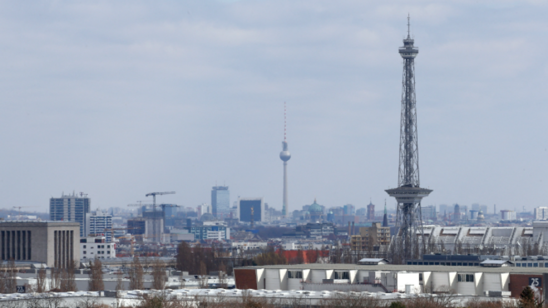 Berlin high-rise fire triggers explosions, sends smoke over | AnewZ
