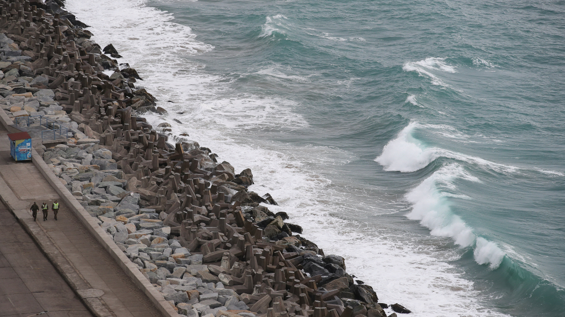 Tsunami risk in Russia's Kamchatka after quake triggers | AnewZ