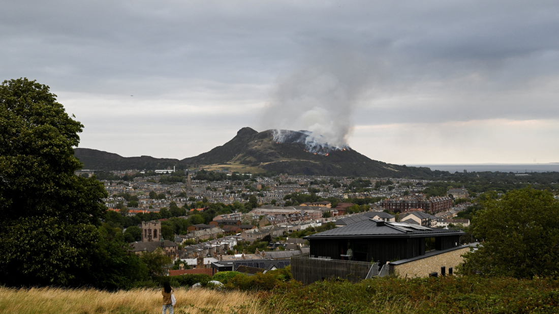 Wildfire breaks out on Arthur's Seat in Edinburgh | AnewZ