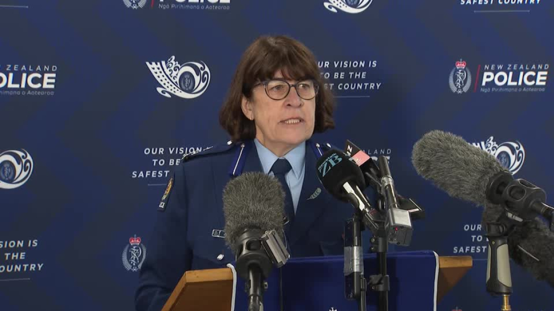 New Zealand fugitive father on the run with children shot de | AnewZ