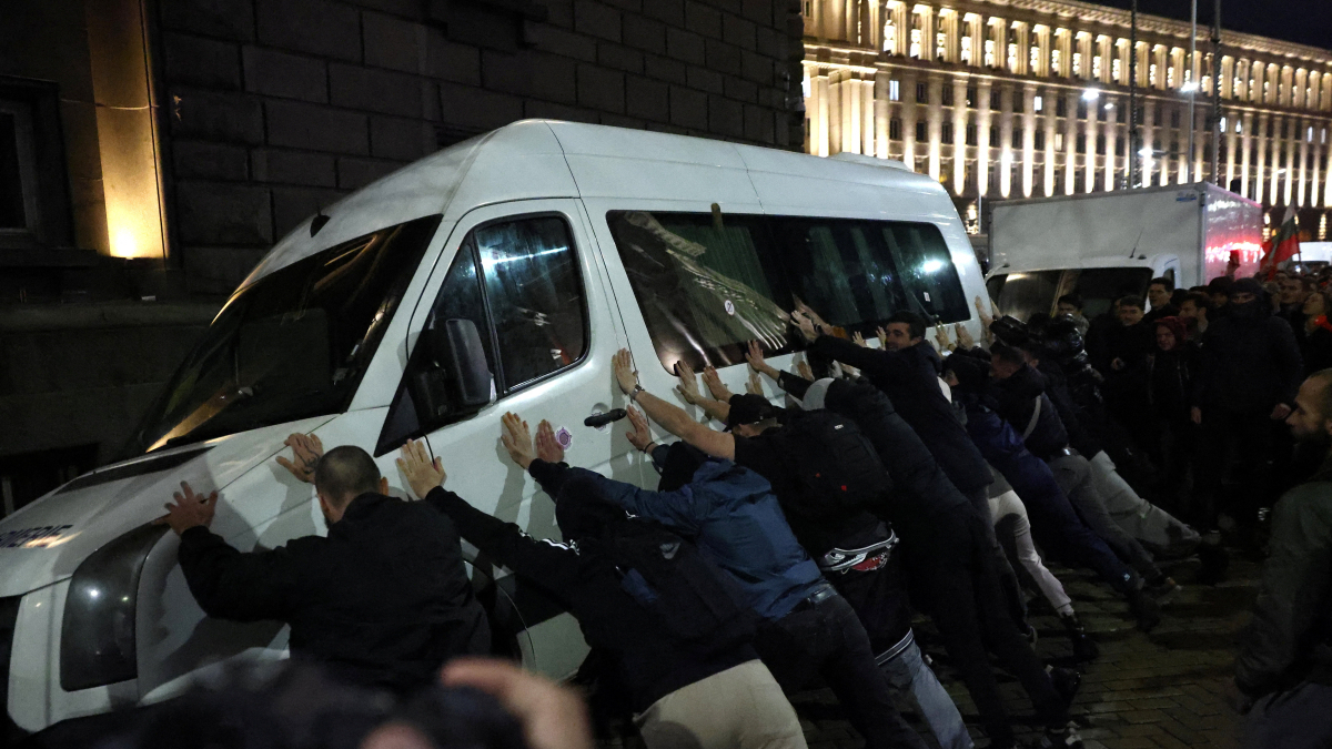Thousands protest Bulgaria’s draft 2026 budget in Sofia | AnewZ