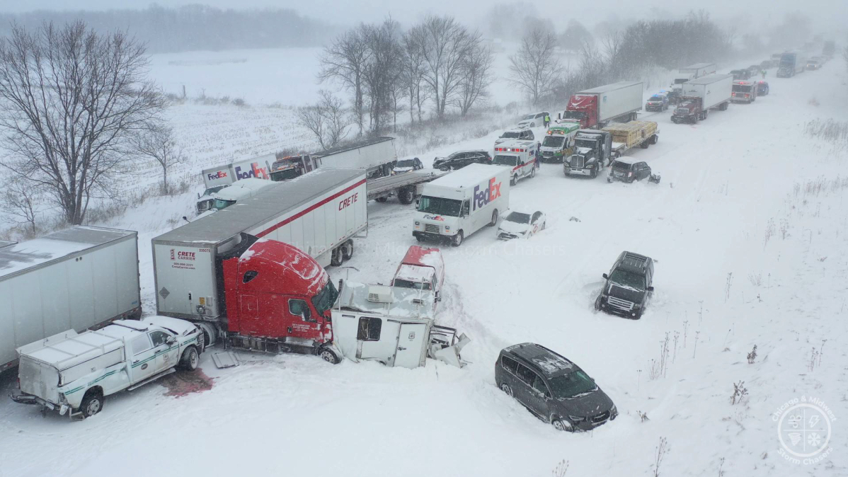Michigan interstate shut after 100-vehicle pileup | AnewZ