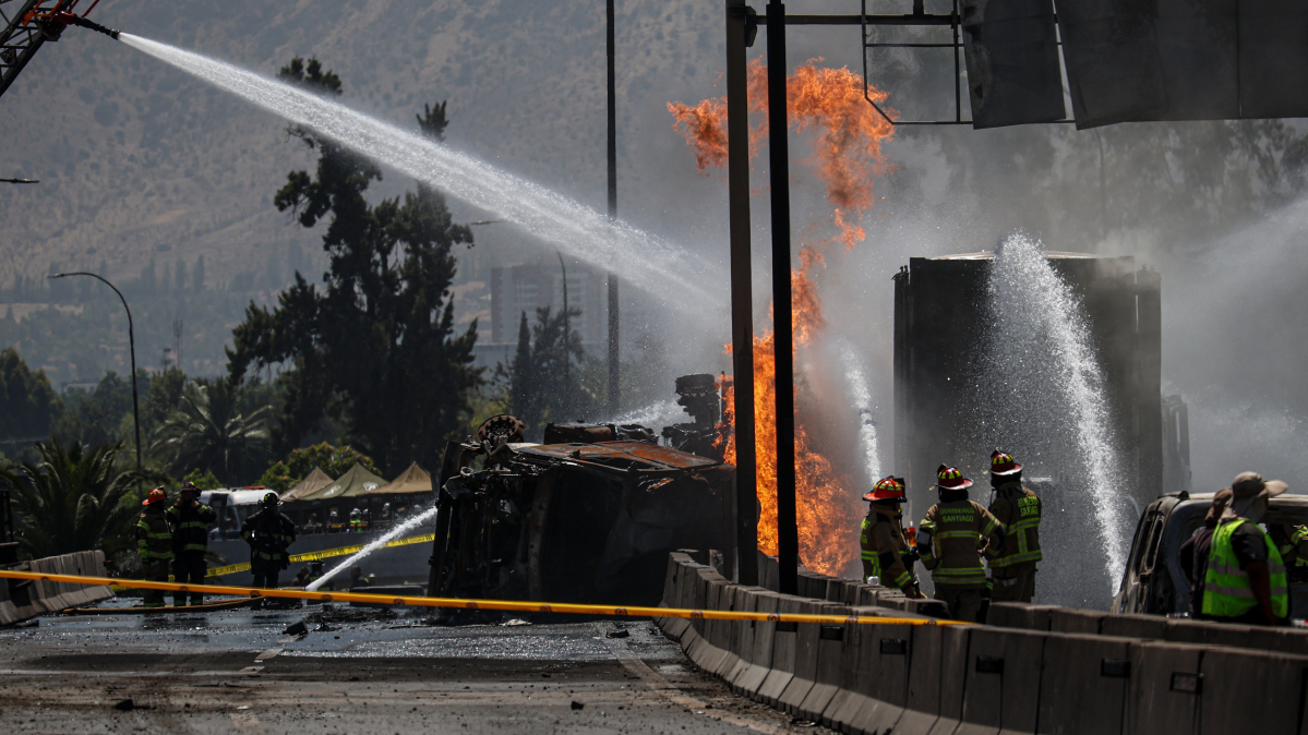 Four died, 17 injured after gas truck explosion in Santiago | AnewZ